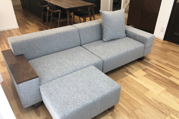 BRICK 4人掛け + BRICK スツールラージ | 大阪府 M様 | ソファ専門店FLANNEL SOFA
